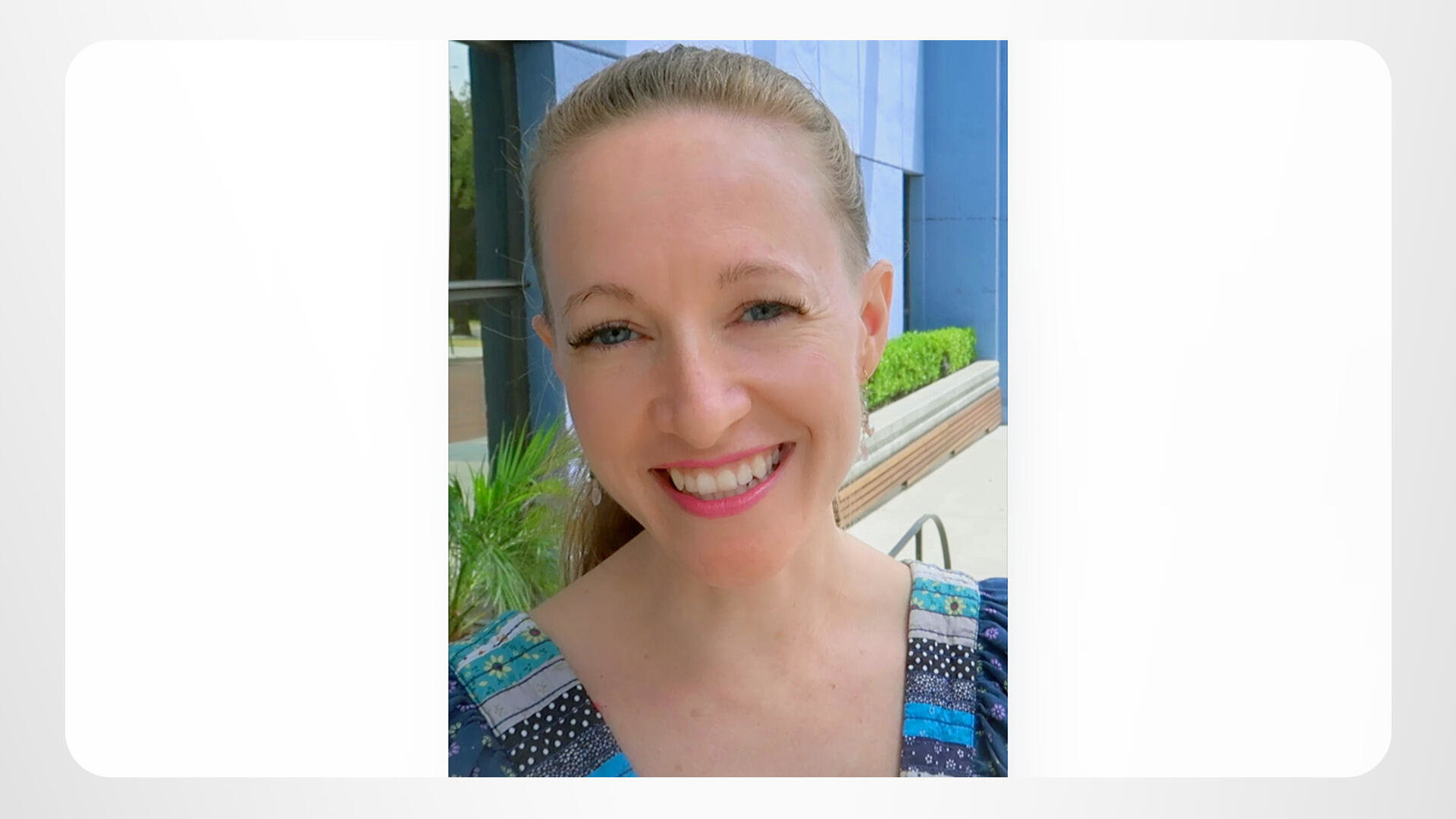 Deirdre lo Hace Mejor @home