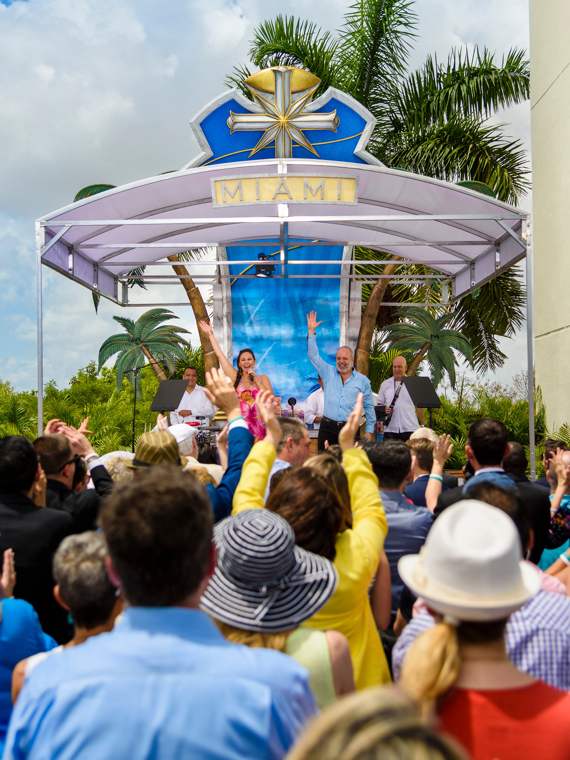Ein magisches Willkommen begrüßt die neue Scientology Kirche Miami