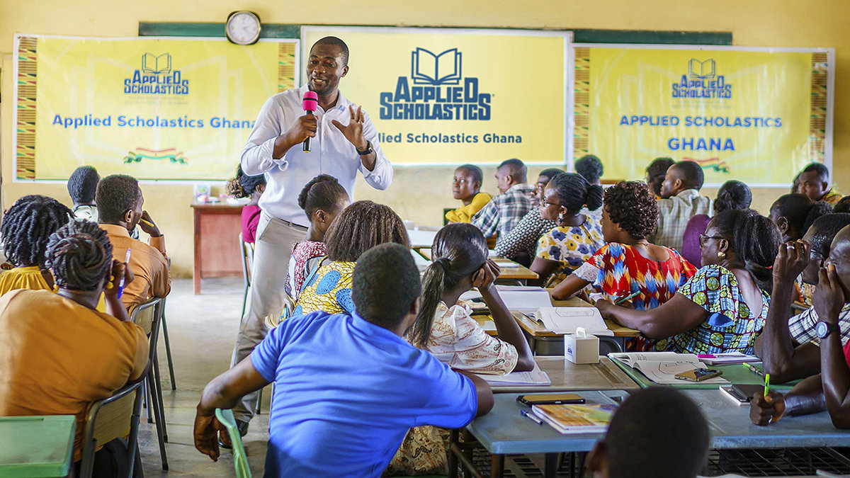 Ghana Official Inspires Both Students and Educators with Study Technology
