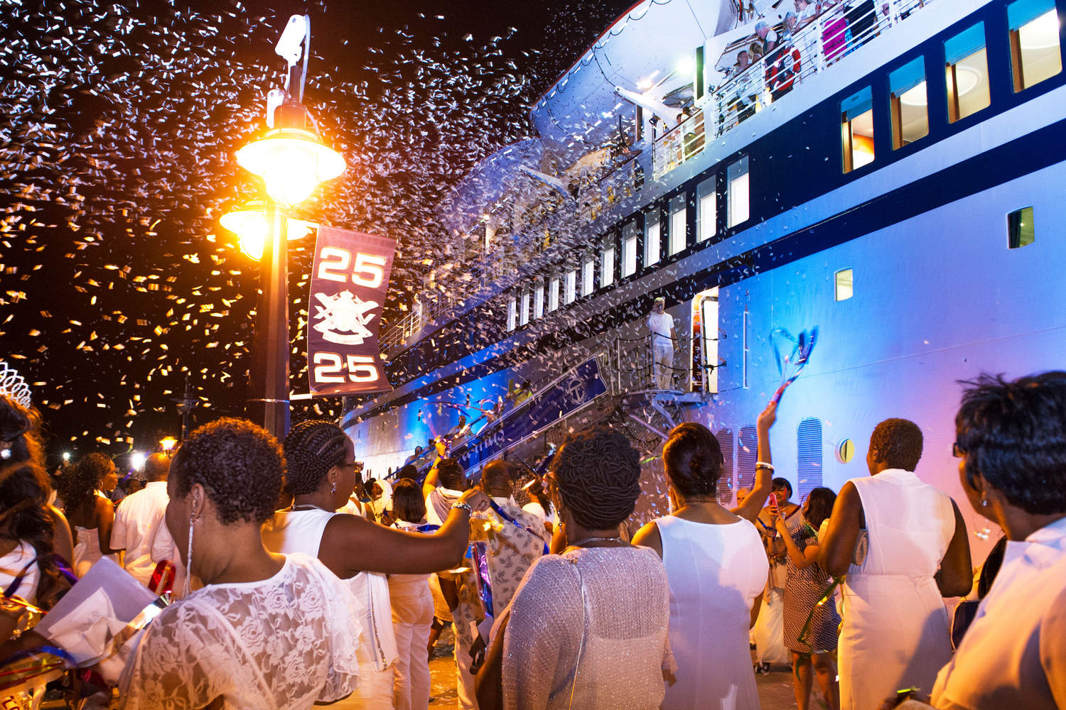 La nave di Scientology Freewinds celebra 25 anni di servizio a ...