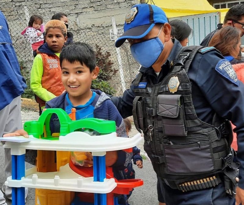Police Helping Children