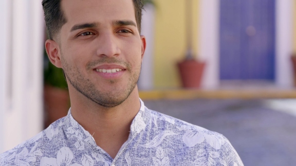 Luis Adrián—Singer